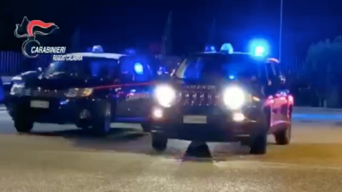 Blitz dei carabinieri a Rosarno, arrestato il latitante Michelangelo ... Blitz dei carabinieri a Rosarno, arrestato il latitante Michelangelo ...